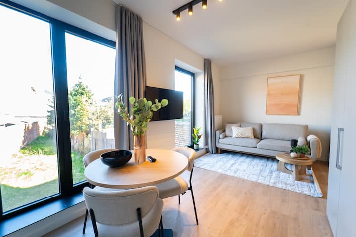 Luxe Flat - Keyless Check-in! - Machelen
