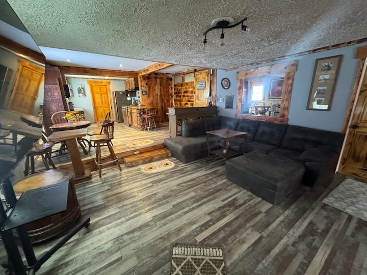 Rustic Retreat - Gloversville, NY