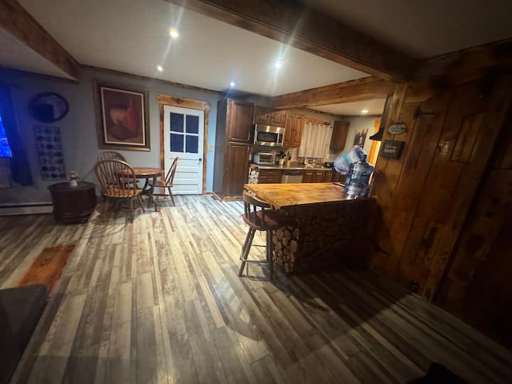 Rustic Retreat - Gloversville, NY