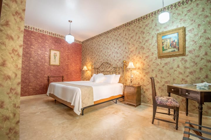 Casa Acacias: King Beded Room & Beautifull Garden - Guanajuato