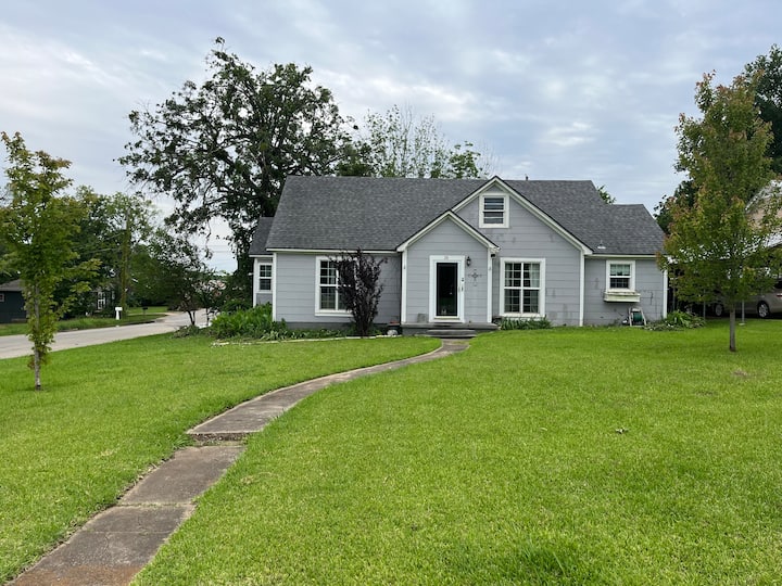 Quite Denison Cottage - Lake Texoma
