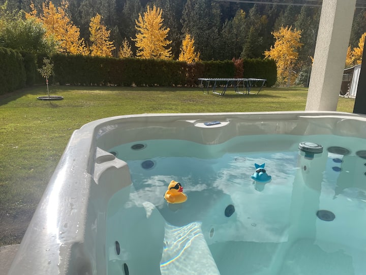 Greenway Suite · Hot Tub Retreat - Kelowna