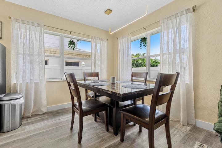 Covare #5 - Walk To St Pete Beach & Restaurants! - St. Pete Beach, FL