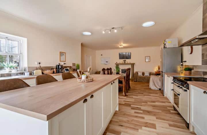 Mel House - Robin Hood's Bay