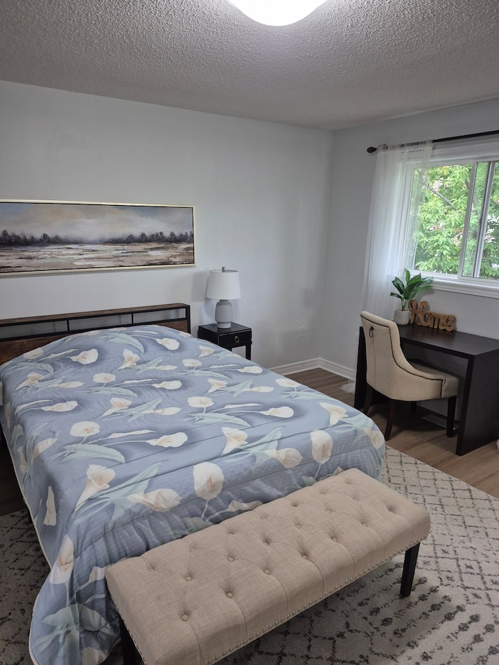 Cozy Room With An Ensuit Shower - Oakville