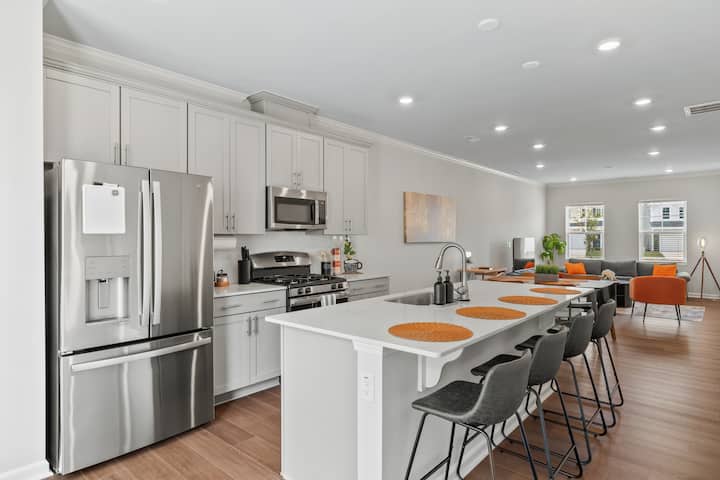 Modern Comfort In Graham Nc - Graham-Mebane Lake