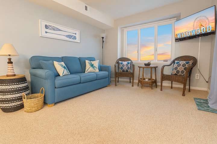 Spacious 3br Condo W/ Private Deck Walk To Beach - Wildwood Crest