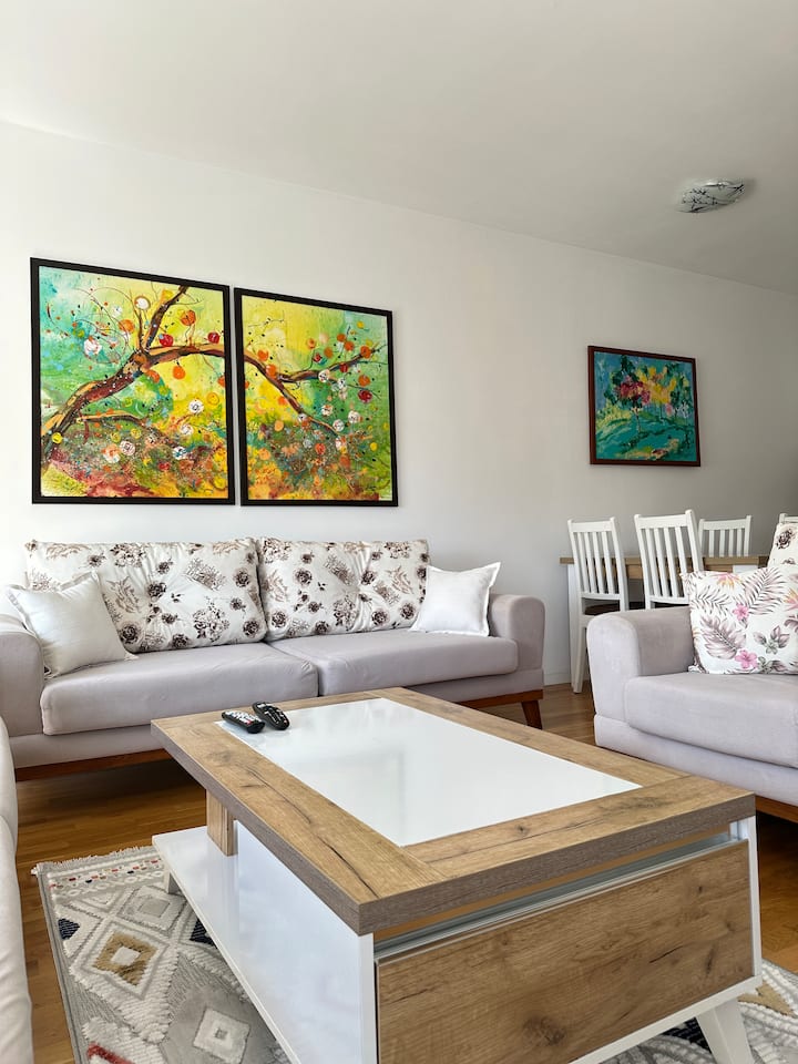 Queen Teuta • Modern Apt - Kosovo