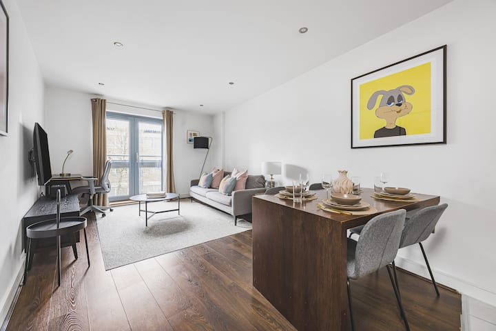 Jacobs Court I By Artsy - Waterloo Station - London