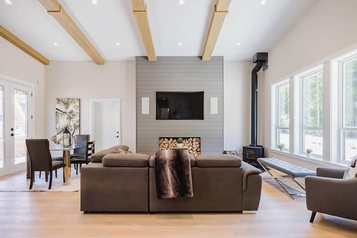 Modern West Coast Getaway - Sunshine Valley, BC