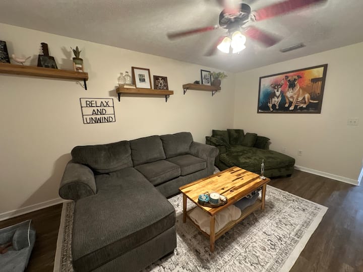 Starkvegas Stay - 2 Br/2.5 Ba Townhome/condo - Starkville, MS