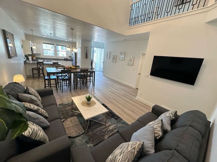 Lehi Luxury, Ping Pong, Foosball I-15 Full Kitchen - Saratoga Springs, UT