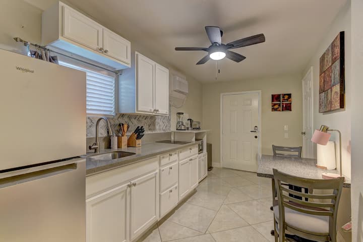 New Renovated Villa #7* 5 Miles To Strip - 
