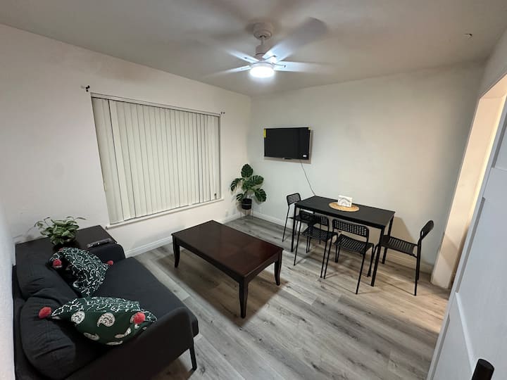 Private Access Suite + Kitchen + Laundry + Ac - West Covina, CA
