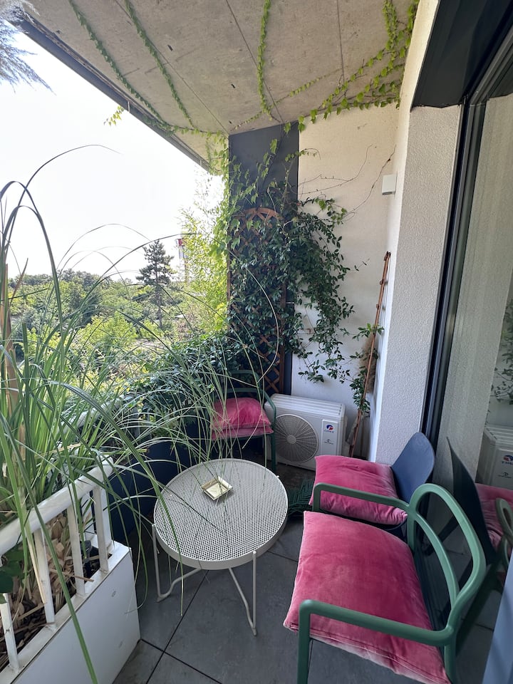 Vibrant Flat W/ Terrace&parking - Otopeni