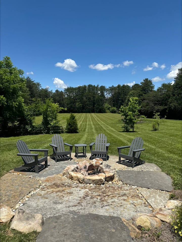 Smoky Mtn Retreat | Dragon | Garage Parking - Maryville, TN