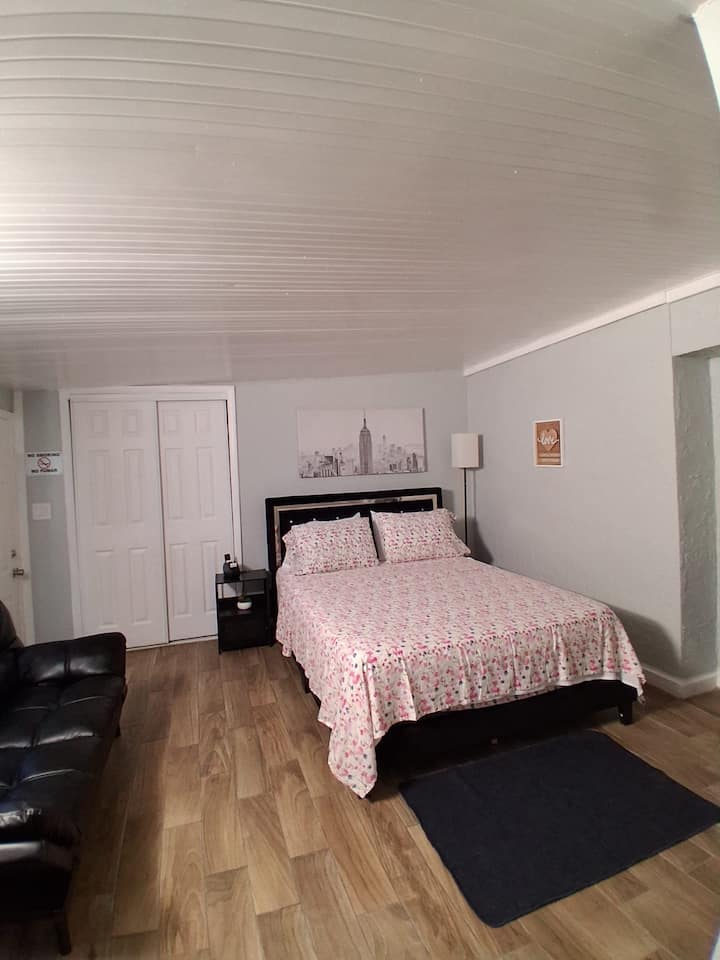 Holidays Gem Studio - Holiday, FL