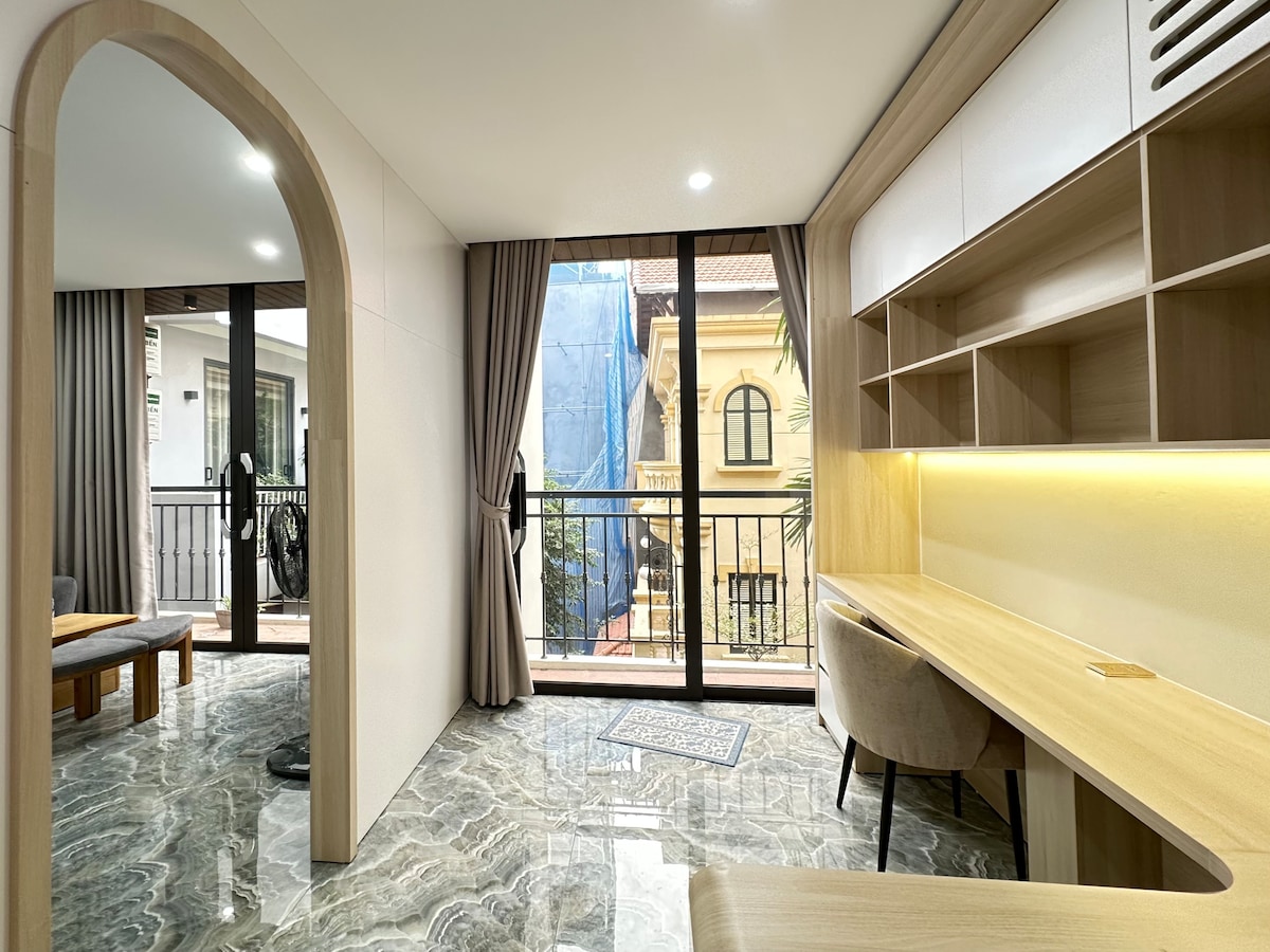 Bright 1BR Workspace & Big Balcony Tay Ho - Flats for Rent in Quận Tây ...