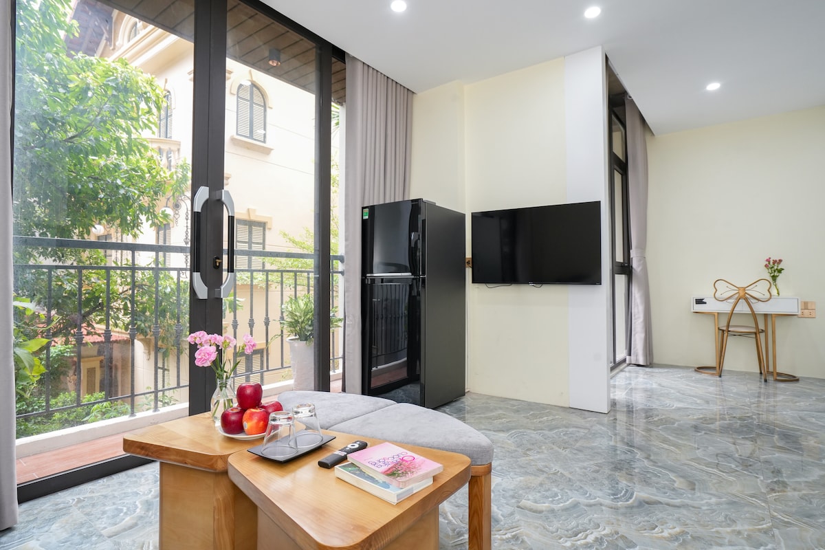 Bright 1BR Workspace & Big Balcony Tay Ho - Flats for Rent in Quận Tây ...