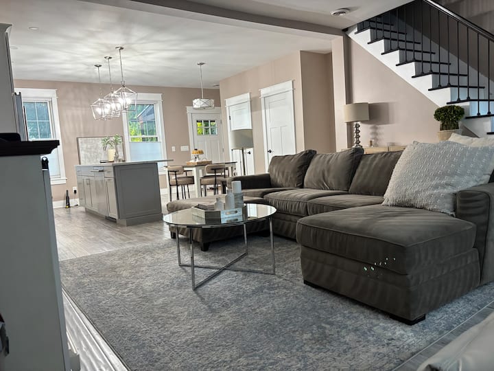 Ideal For Traveling Professional - Saratoga Springs, NY