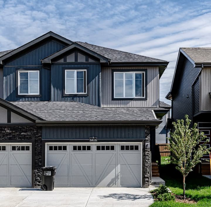 Luxury Showhome Duplex In Southwest Edmonton - Edmonton