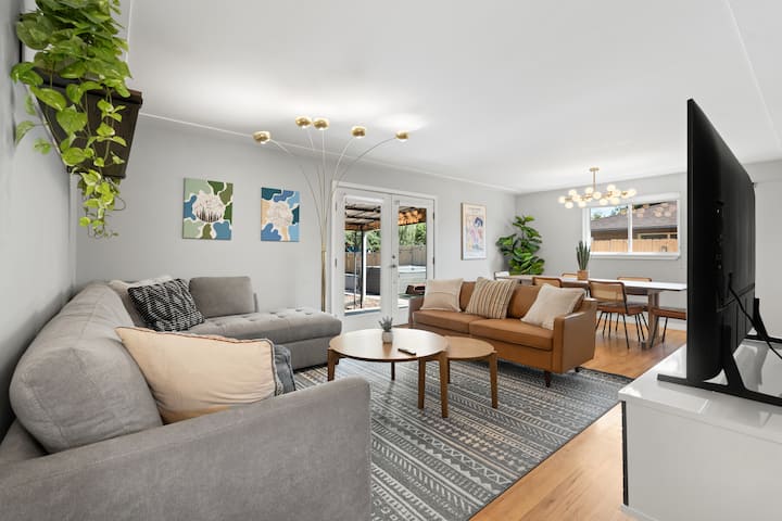 Spacious Modern Home - 4b/2ba - Hot Tub, Game Room - Westminster, CO