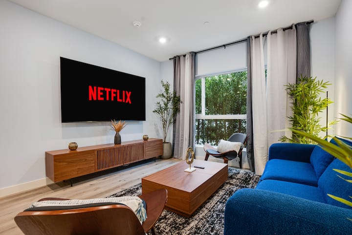 Stylish Modern Apartment Near Universal Studios - Los Angeles