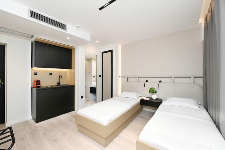 Classic Double Room In Icon Urban Living - Thessaloniki
