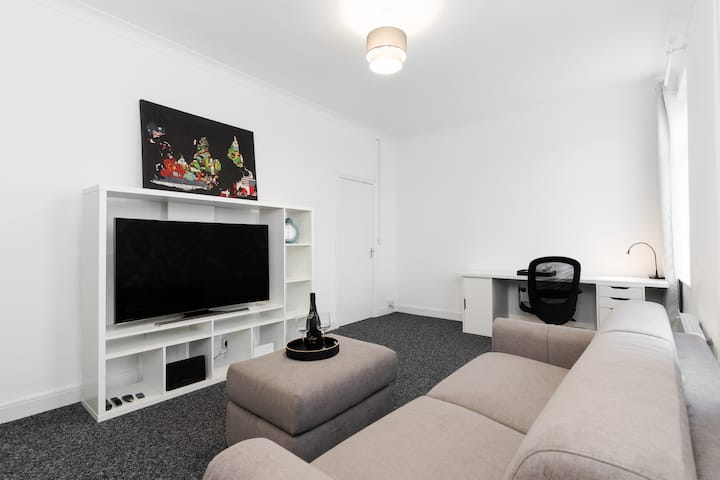 King Size Bed With A Double Sofa Bed In Cardiff. - Cardiff Metropolitan University