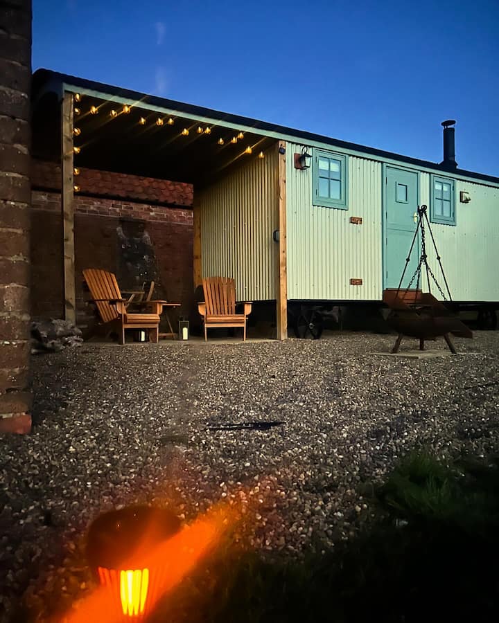 Longwool Lookout Shepherds Hut - Horncastle