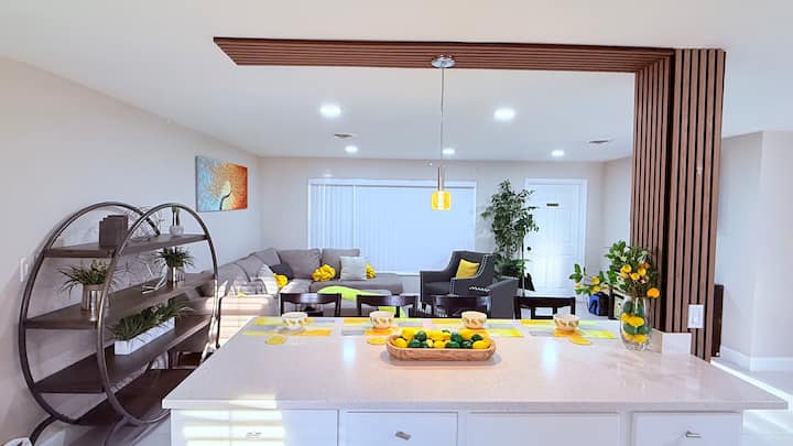 Beach And Everything 10 Away - Daytona Beach, FL