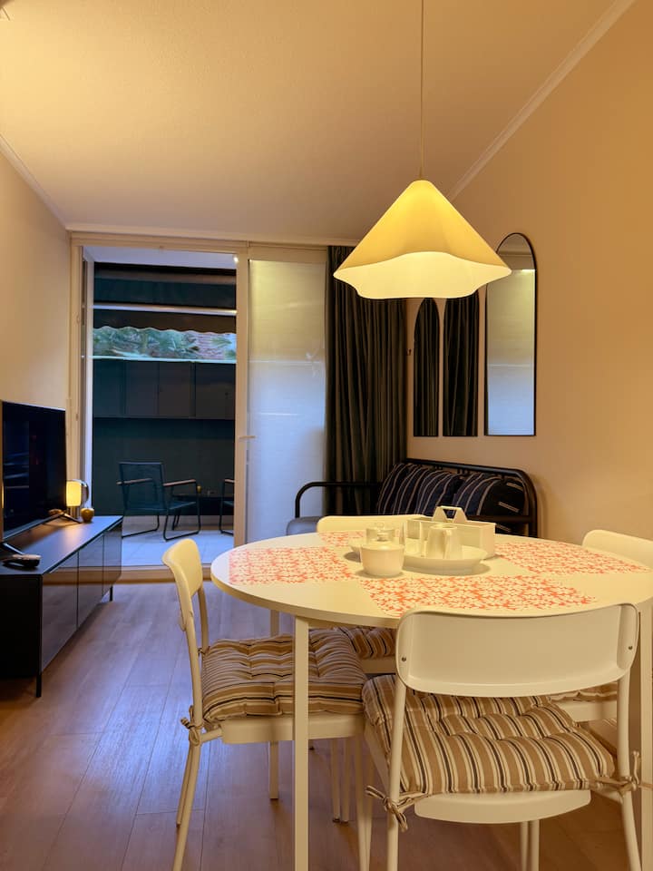 Cómodo Con Terraza | Metro Y Cerro Santa Lucía - Chile