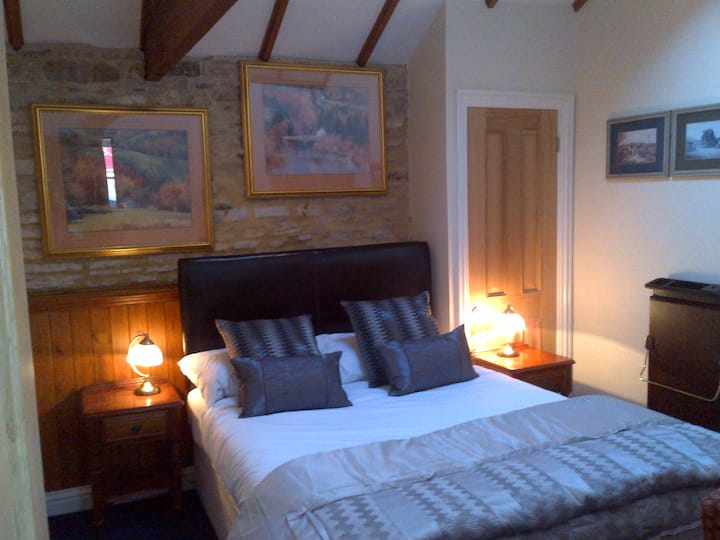 Catherine Wheel 'Bibury' - Bibury