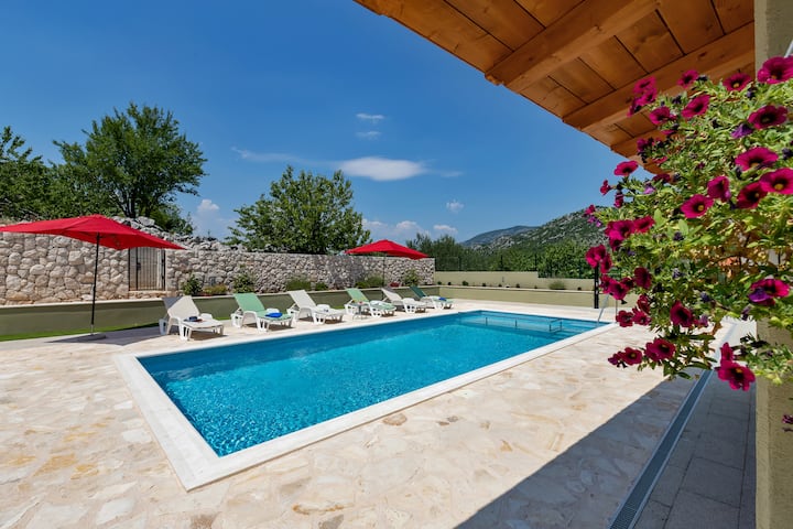 White House Rastovac - Brela