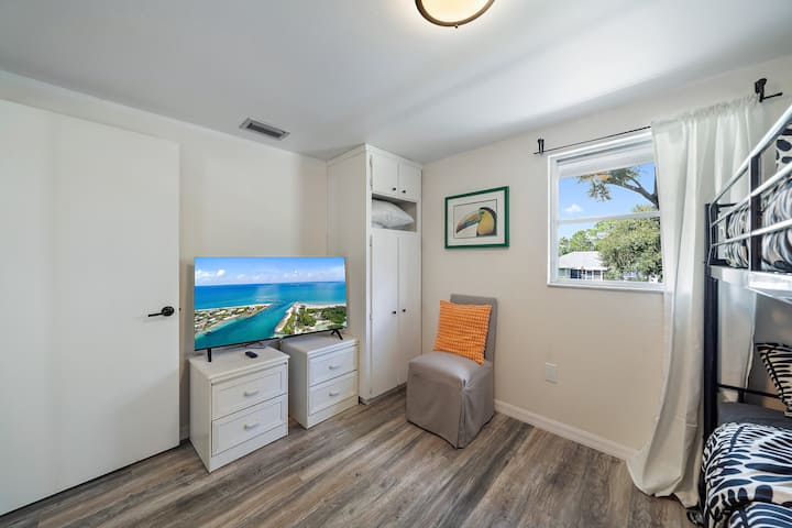 Tangerine Terrace - Beach Escape .7 Mi From Beach - Venice, FL