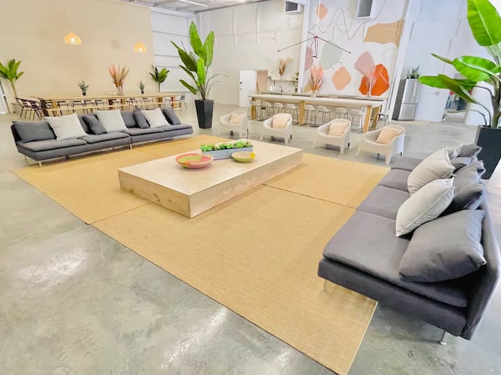 Modern Art Foundry 10ksqft Pingpong Pool 10bedroom - Atlanta, GA