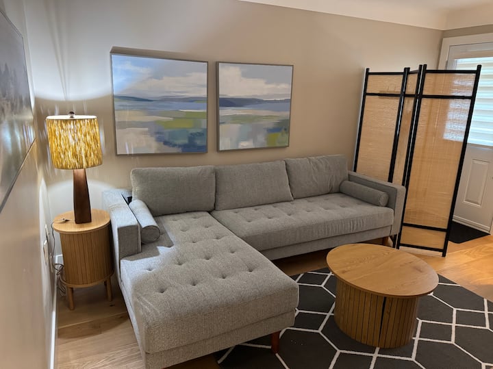 Luxury 1 Bedroom Fully Furnished Unit 2 - Oshawa