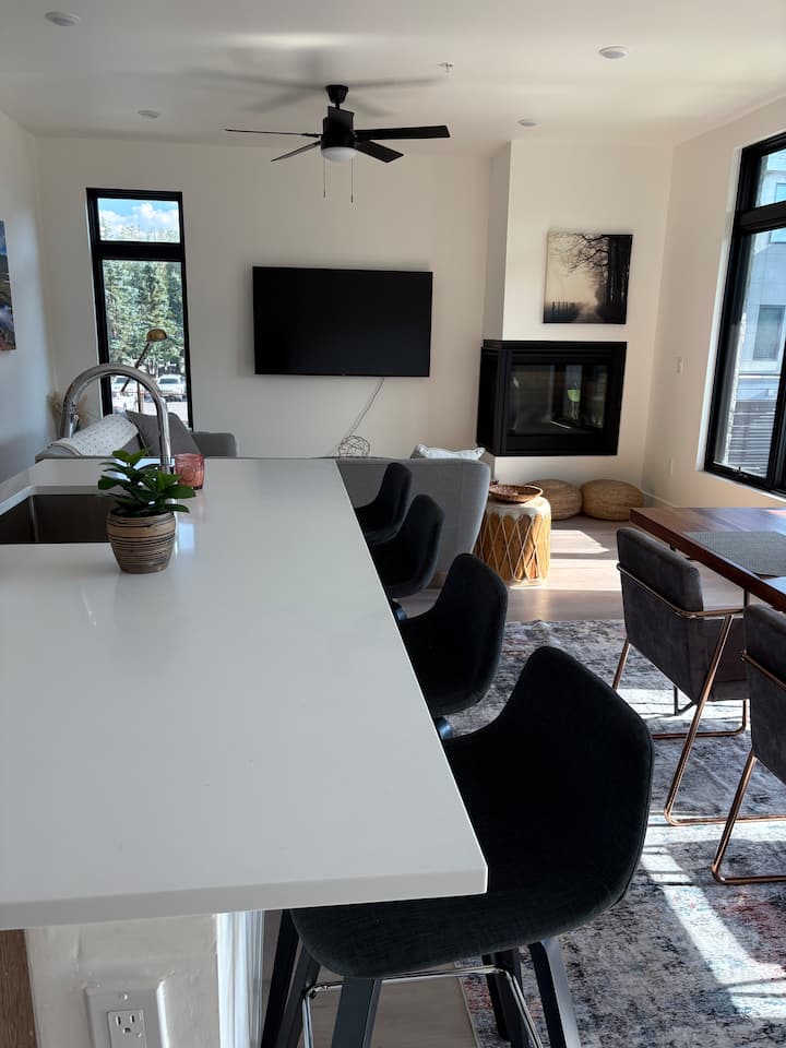 Stylish / Modern Mountain Condo - Silverthorne, CO