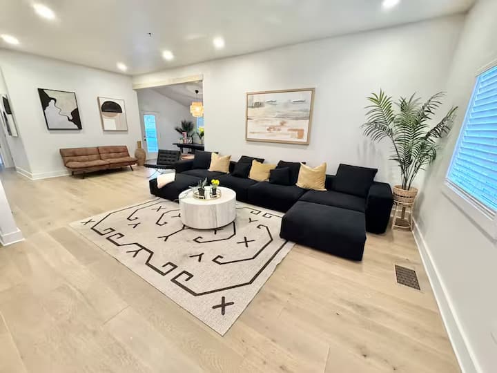 Haven Hot Tub Pool Ping Pong Sleeps 32 - Atlanta, GA