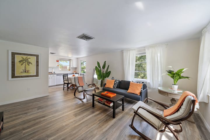 Beach Duplex • 2 Units Together .7 Mi From Beach - Venice