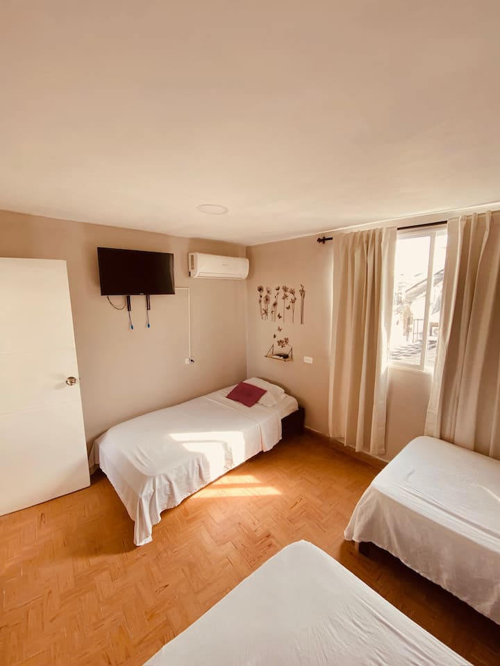 Getsemaní: Habitación Privada 2-3 Pers + Desayuno - Cartagena, Colombia