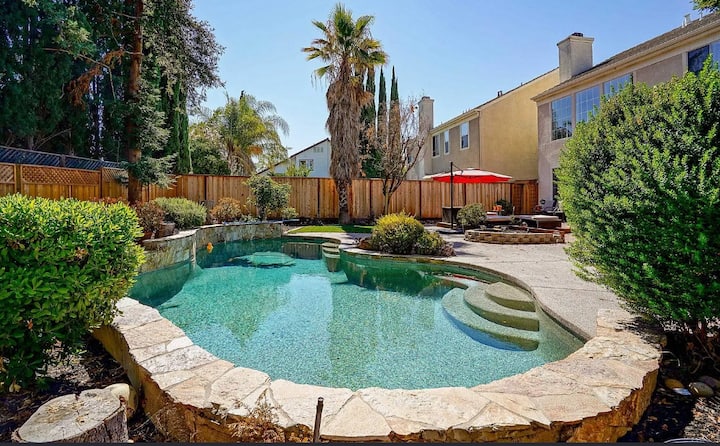 Pool Villa Retreat - Brentwood, CA