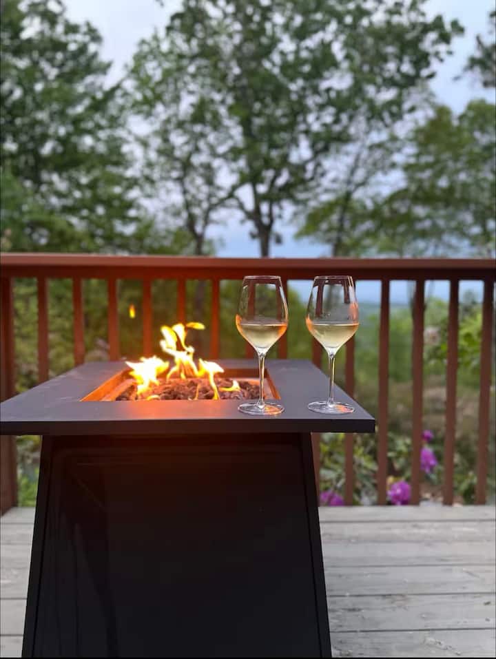 Hot Tub, Fire Pit, Mountain Views, Sweater Weather - Sapphire, NC