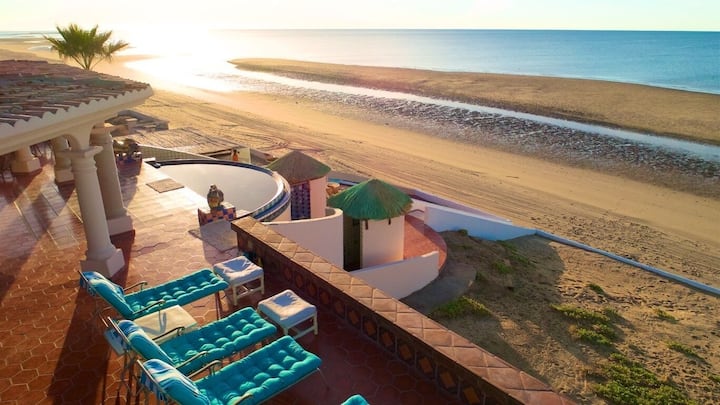 Oceanfront Oasis: Luxe & Large. - United States