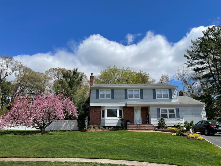 Family & Pet-friendly Ryder Cup Walking Distance - Massapequa, NY