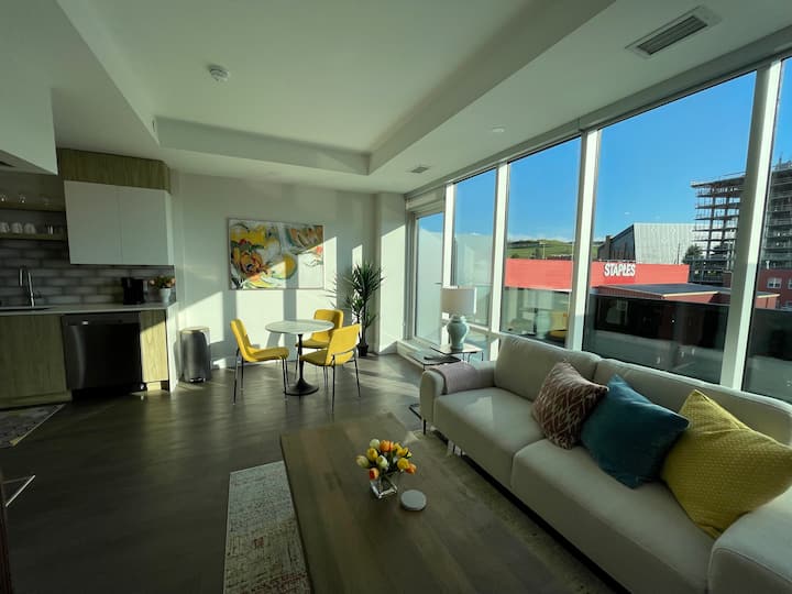 Spotless & Bright 1 Br Downtown With Private Patio - Halifax