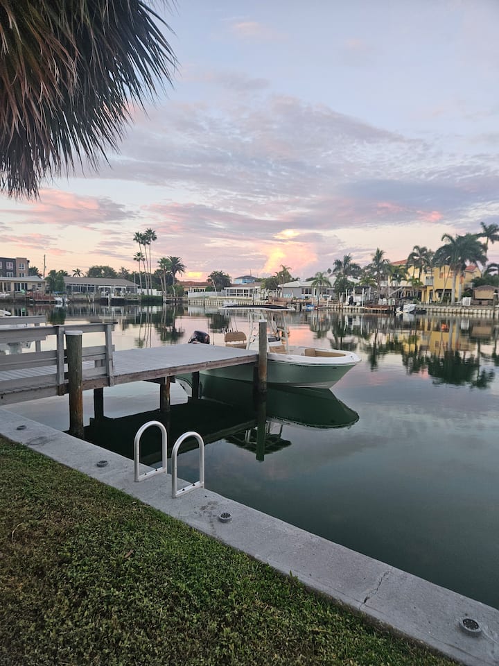 Treasure Island Waterfront Gem • Walk To Beach! - Treasure Island, FL