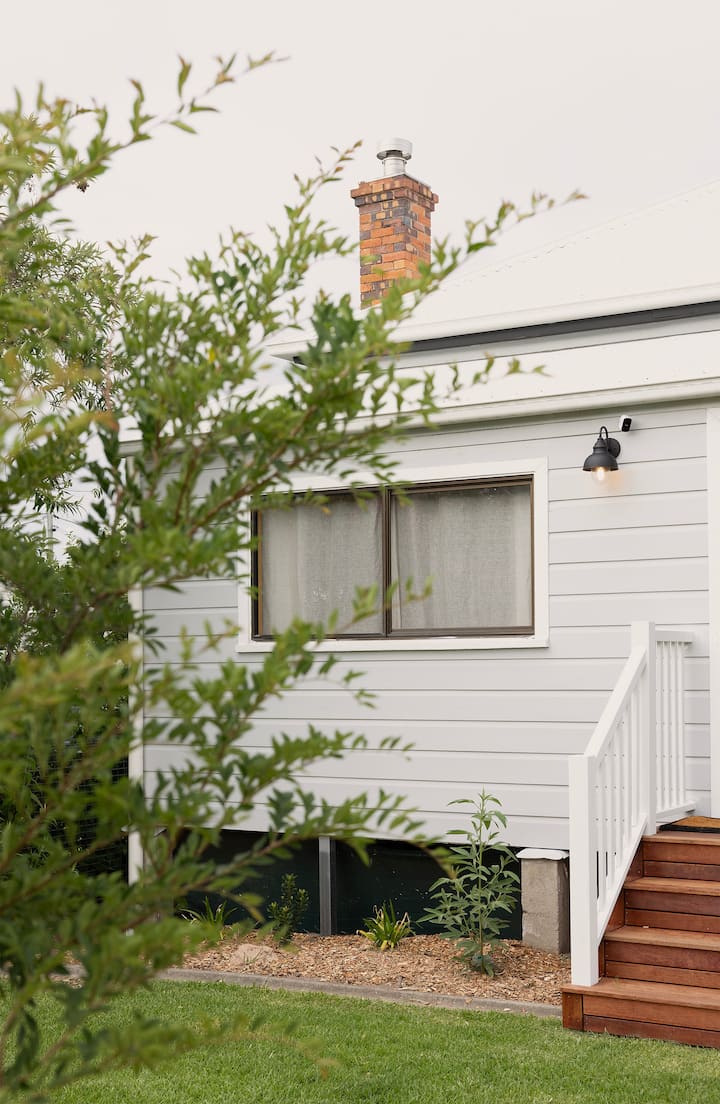 Of Toil And Tin - Stanthorpe