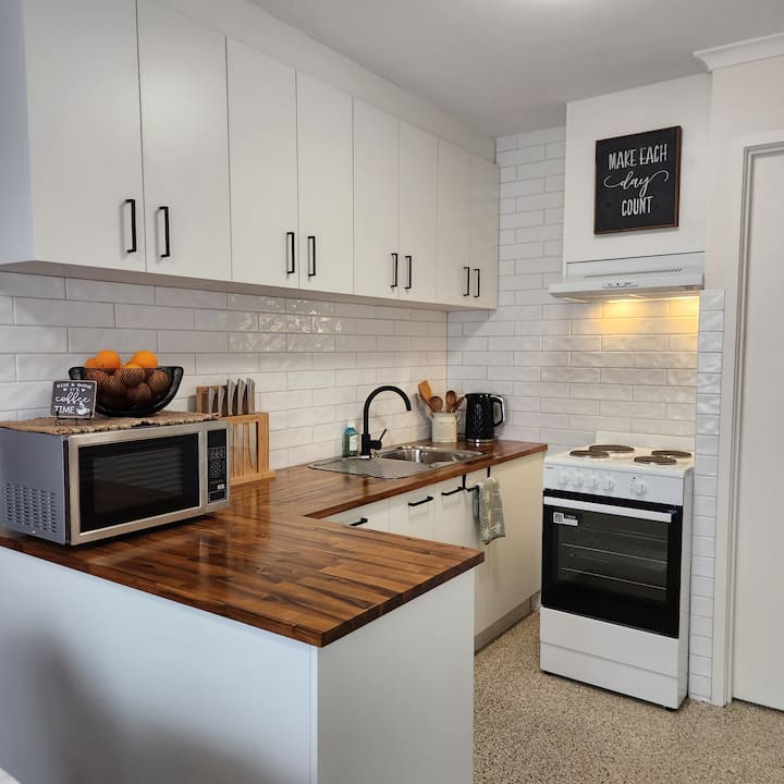 Lbarza Private 1br Serviced Apartment Cbd - Shepparton