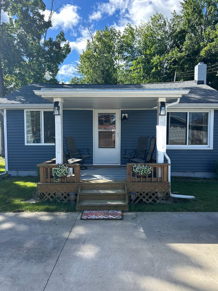 Cozy Cottage—montly Rentals - Tawas City, MI